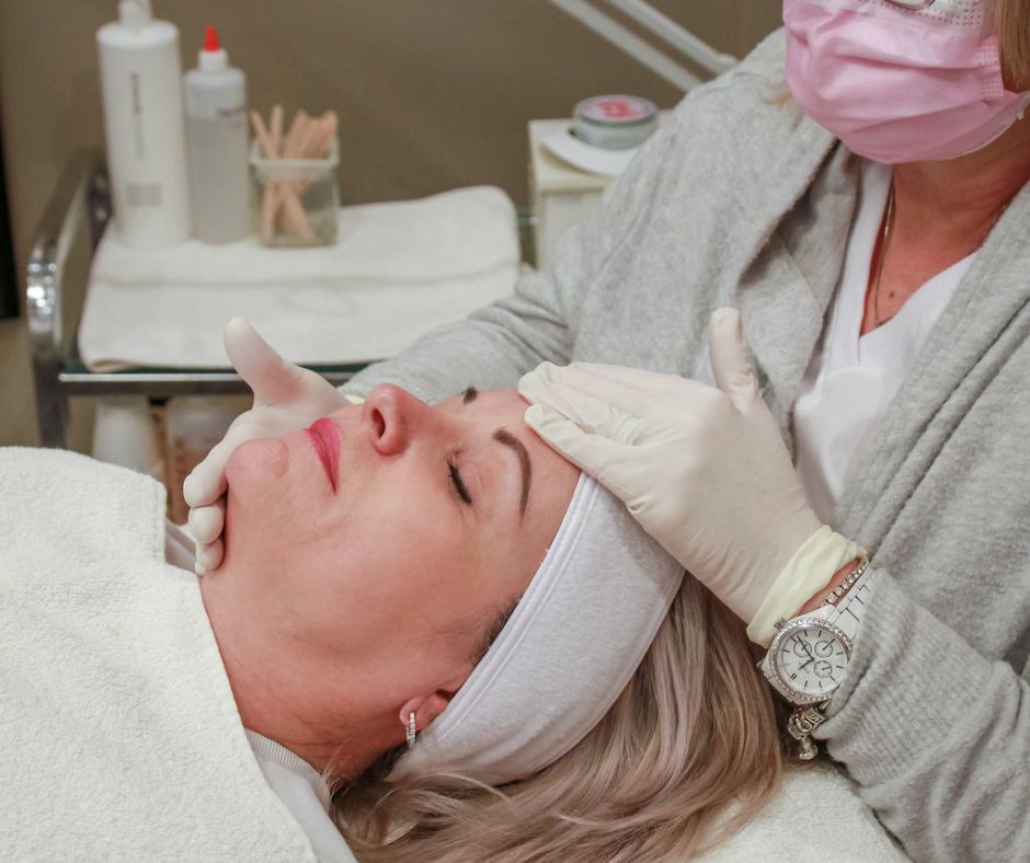 A Perfect Pinky Nail Salon and Spa | Yonge & Wellington, Aurora